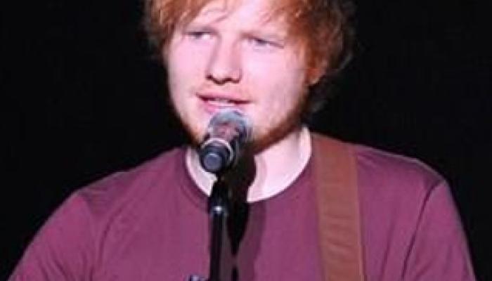 Ed Sheeran plays impromptu pub gig | People News | Zee News