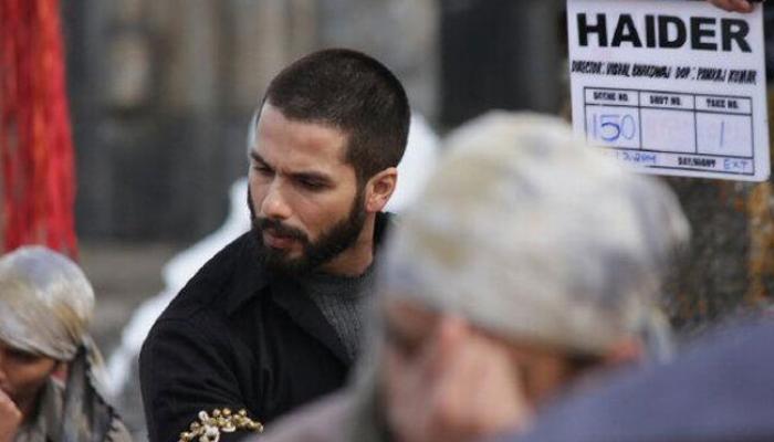 `Haider` first look: Shahid Kapoor, Shraddha get intimate | Movies News ...