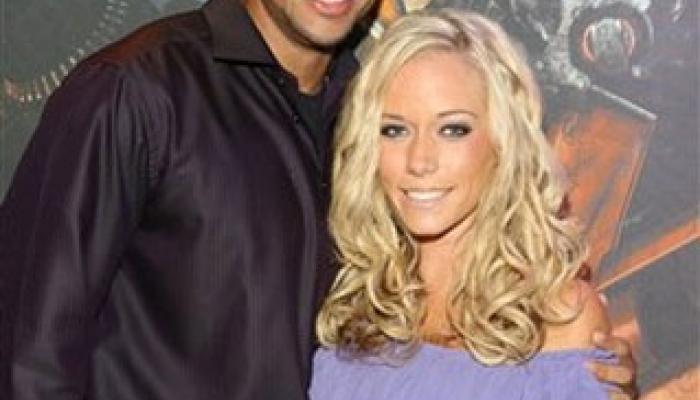 Kendra Wilkinson is done with her marriage? | Relationships News | Zee News