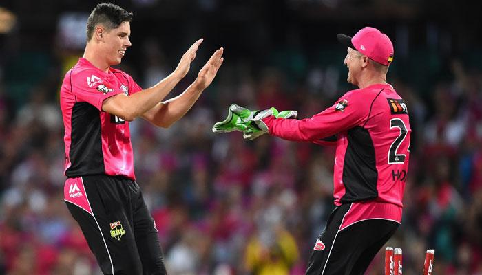 BBL 2017: Brad Haddin takes absolute screamer to dismiss Seb Gotch ...