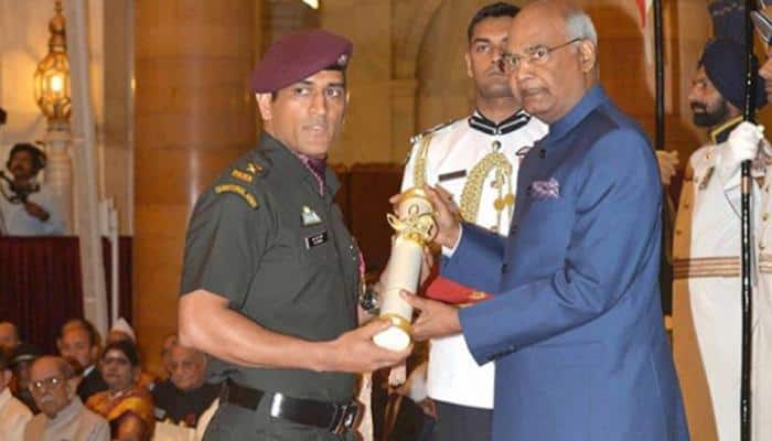 TA Lieutenant Colonel Mahendra Singh Dhoni attends DefExpo - See pics ...