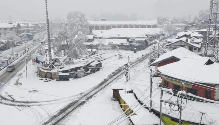 North India shivers as cold wave intensifies; light rain in Delhi ...