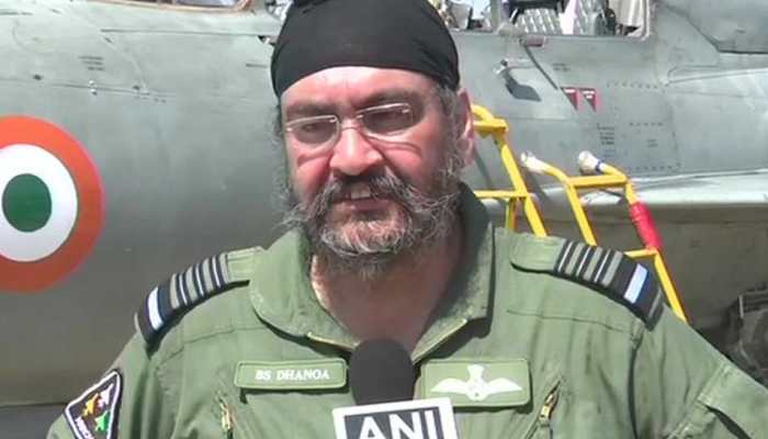 IAF chief BS Dhanoa, Air Marshal Raghunath Nambiar fly 'missing man ...