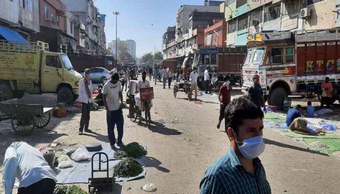 Social distancing norms flouted at Delhi's Azadpur Mandi, may become ...
