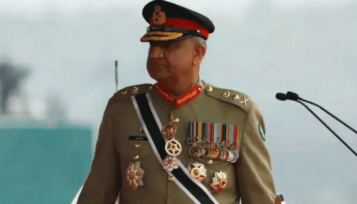 Pakistan Army Chief Gen Qamar Javed Bajwa and ISI boss Lt Gen Faiz ...