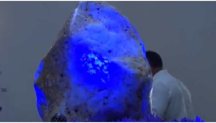 Sri Lanka unveils world's biggest blue sapphire 'Queen of Asia ...