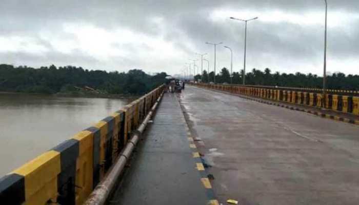 Mumbai-Bengaluru Highway's old bridge razed in Maharashtra | India News ...