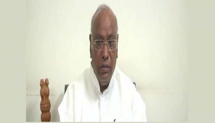 Mallikarjun Kharge forms 47-member Steering Committee, retains most ...