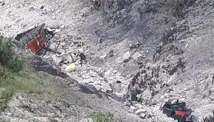 16 Indian Army jawans die after vehicle falls into gorge in North ...