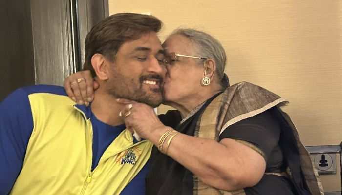 MS Dhoni Meets 88-Year-Old Fan, Heartwarming Gesture Wins Hearts - See ...