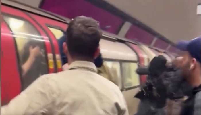 London Metro Commuters Break Glass Window To Escape Smoke-Filled Cabin ...