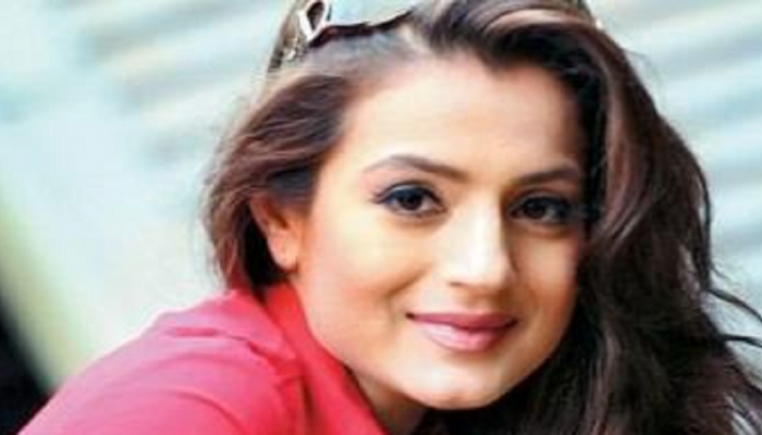'Gadar 2' Actress Ameesha Patel Surrenders In Cheque Bounce Case, Read On | People News | Zee News
