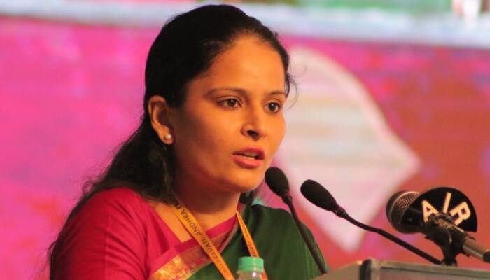 Who Is Saloni Sidana? The Inspiring Doctor Turned IAS Officer Whose ...