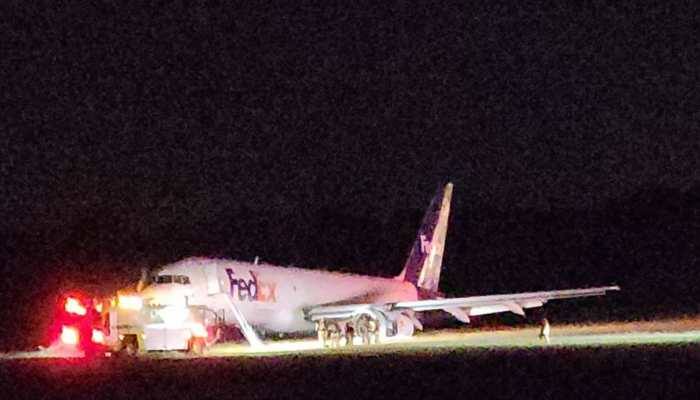 FedEx Plane Crash Lands, Skids Off Runway In US; Video Surfaces | Aviation News | Zee News