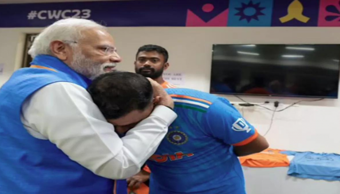 PM Modi Hugs Mohammed Shami After India Lose WC Final Vs Australia ...