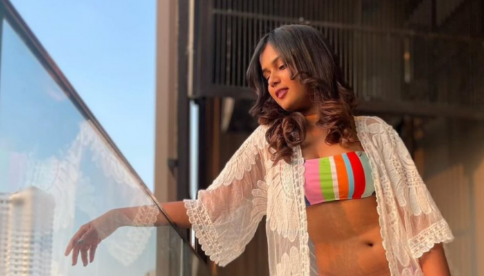 Ariyana Glory Sets Internet On Fire In Multicolour Bikini, See Pics | People News | Zee News