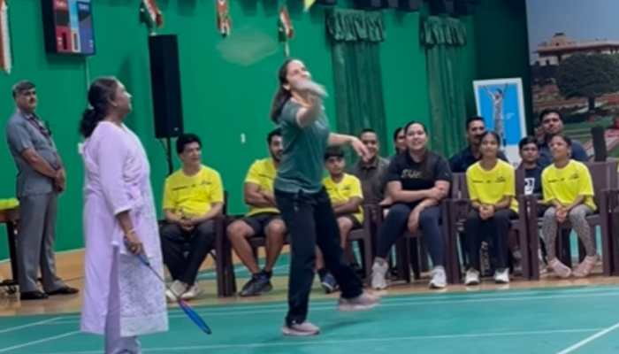 President Droupadi Murmu Plays Badminton With Ace Shuttler Saina Nehwal ...