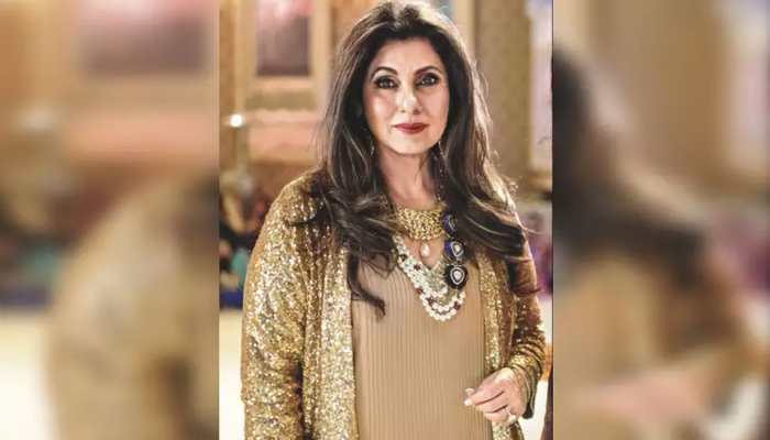 Dimple Kapadia Refuses To Pose With Twinkle Khanna As She Makes A Rare ...