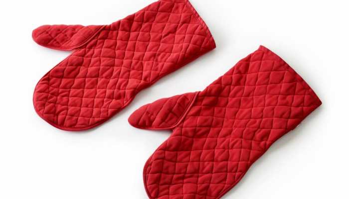 Great Festive Sale: Amazing Offers On Oven Mitts | Top Deals News | Zee ...
