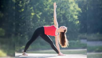 Triangle Pose (Trikonasana) Benefits: 10 Ways This Yoga Stretch ...