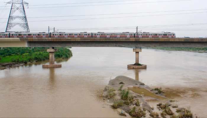 ALERT: Yamuna River Crosses Danger Mark In Delhi, Evacuations Imminent; Hathnikund Discharge ...