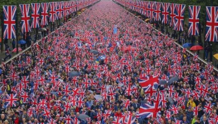 Over 100,000 Join Tommy Robinson Rally in London; 5,000 Join Counter ...