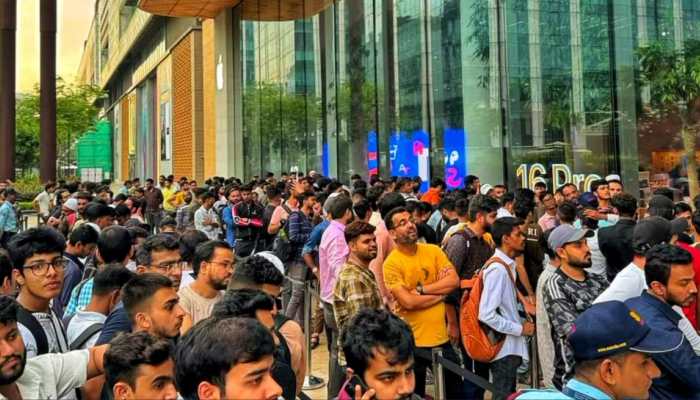 iPhone 17 Launch Day: Viral Video Of Fans Sitting On Chairs In Queue Is ...