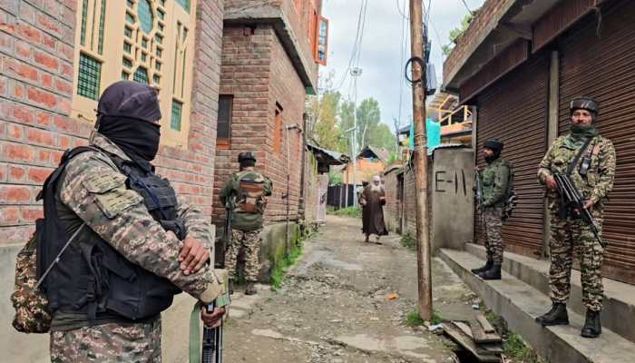 J-K Police Raid Over 300 Locations Across Kashmir Linked To Banned ...