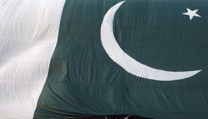 Pakistan: Six Killed, 20 Injured In Massive Fire At Karachi's Gul Plaza ...